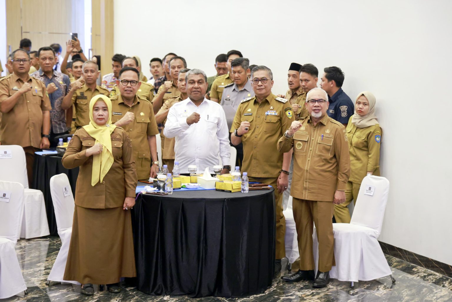 Penghargaan Posbankum 100% Yang Diterima Langsung Oleh Wakil Bupati ...